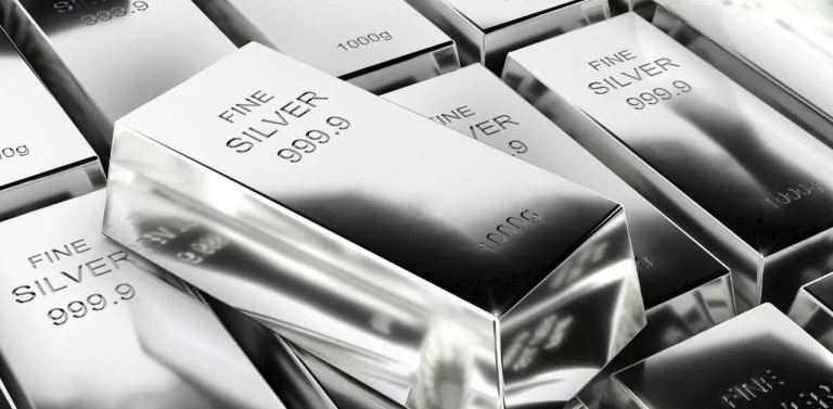 Silver Prices Rebound as Safe-Haven Demand Strengthens